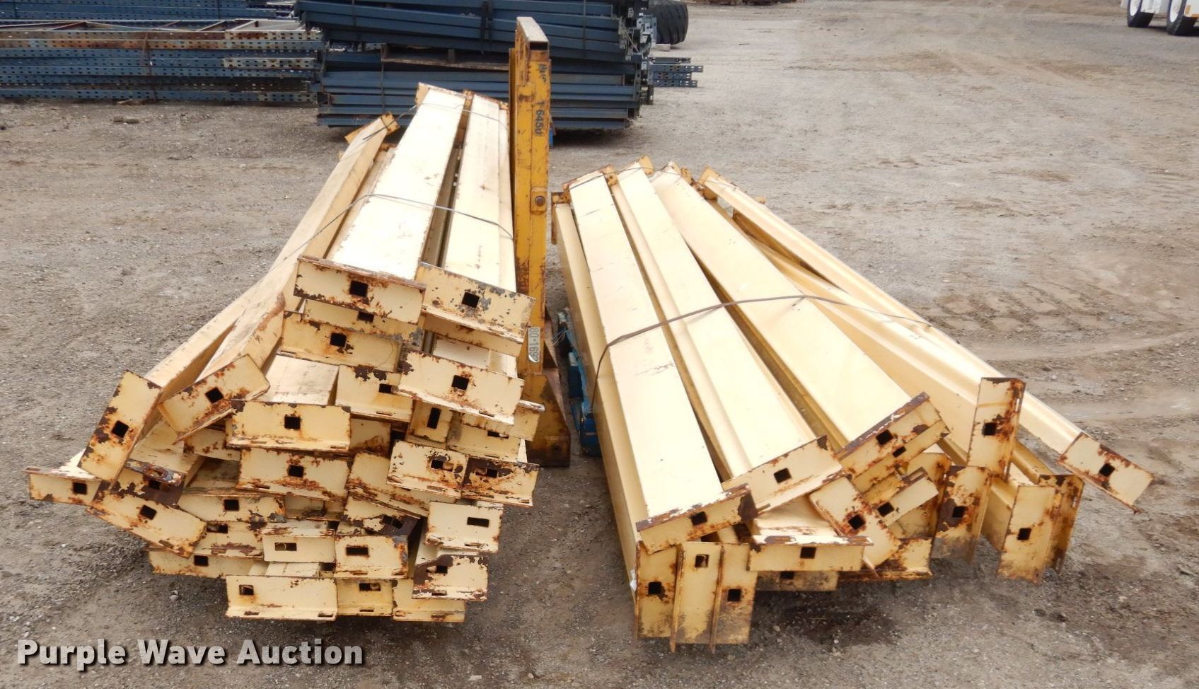 (2) pallets of Unarco T-Bolt pallet racking beams in Lawrence, KS ...