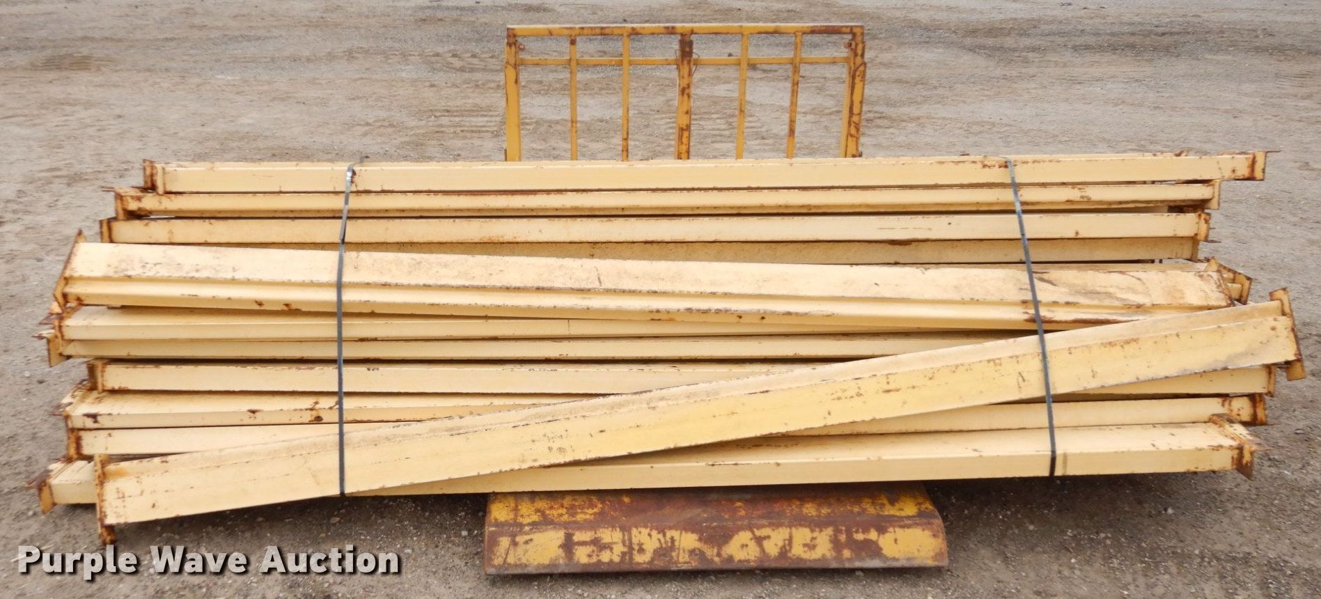 (2) pallets of Unarco T-Bolt pallet racking beams in Lawrence, KS ...