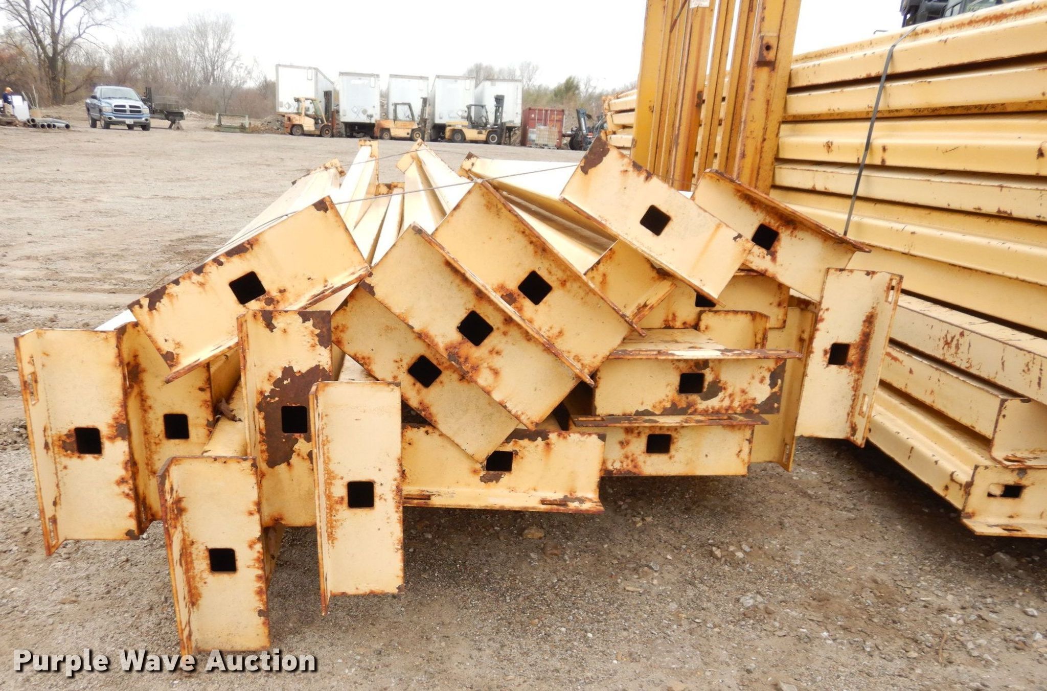 (2) pallets of Unarco T-Bolt pallet racking beams in Lawrence, KS ...