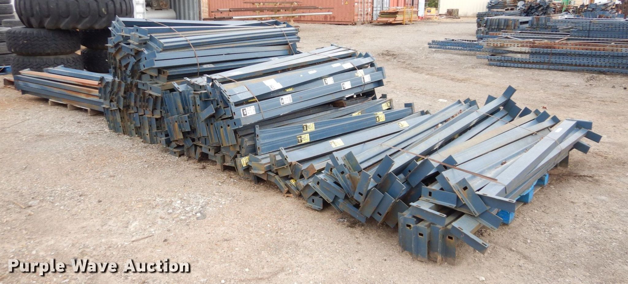 Approximately 5 pallets of Unarco T-Bolt pallet racking beams in ...