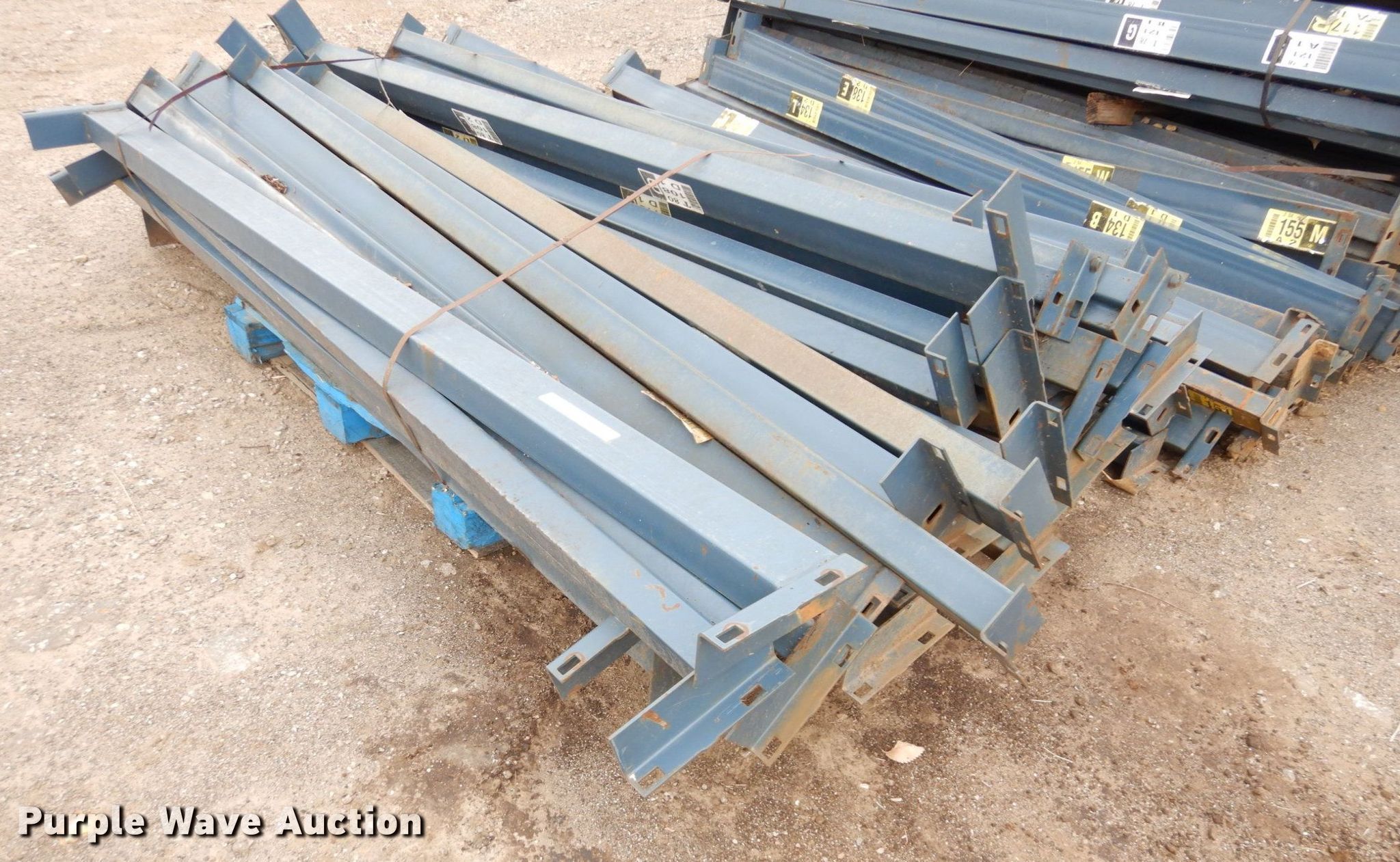 Approximately 5 pallets of Unarco T-Bolt pallet racking beams in ...