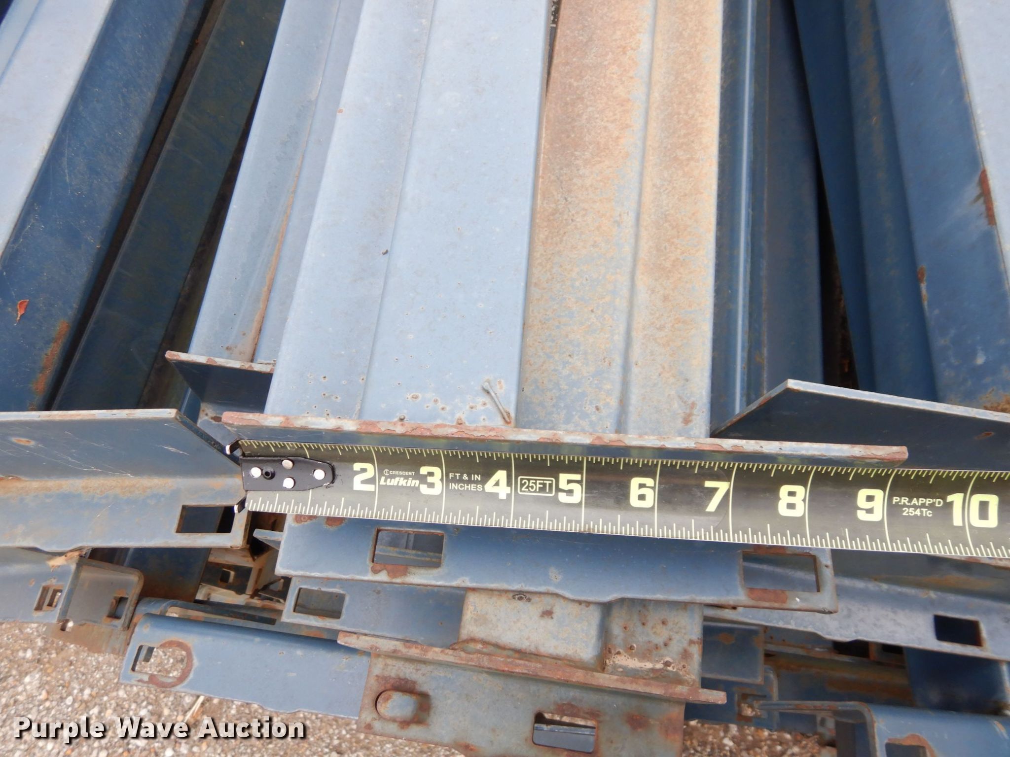 Approximately 5 pallets of Unarco T-Bolt pallet racking beams in ...