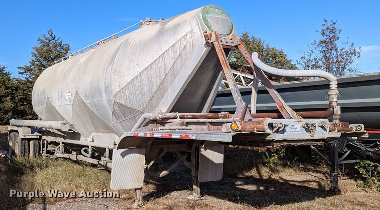 1986 Fruehauf HAB-F2-J 1000 pneumatic dry bulk trailer in Edmond, OK ...