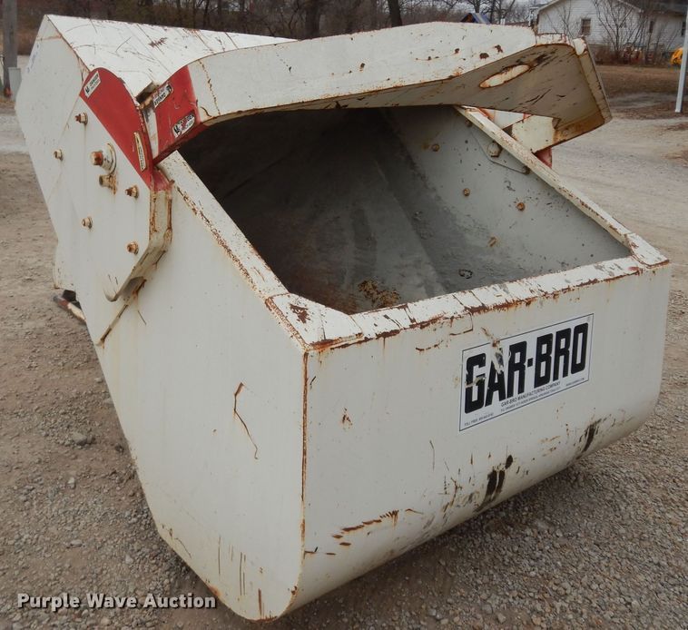 Gar-Bro 469 concrete bucket in Hoyt, KS | Item JR9082 sold | Purple Wave