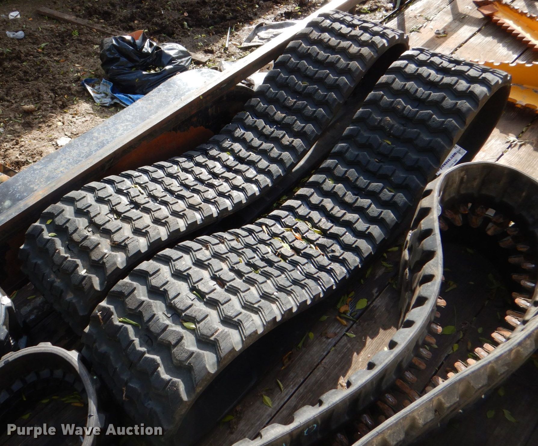 Rubber skid steer tracks in Grapevine, TX | Item DH7517 sold | Purple Wave