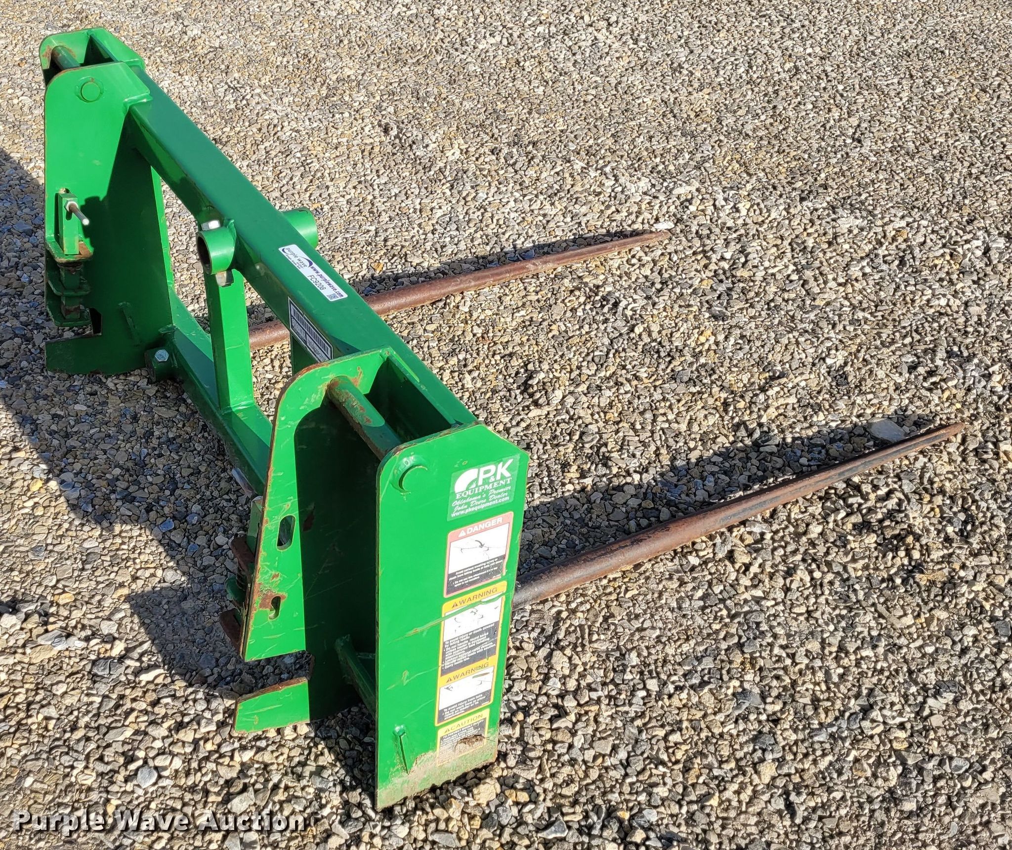 Frontier bale spear in El Dorado, KS | Item FC9208 sold | Purple Wave