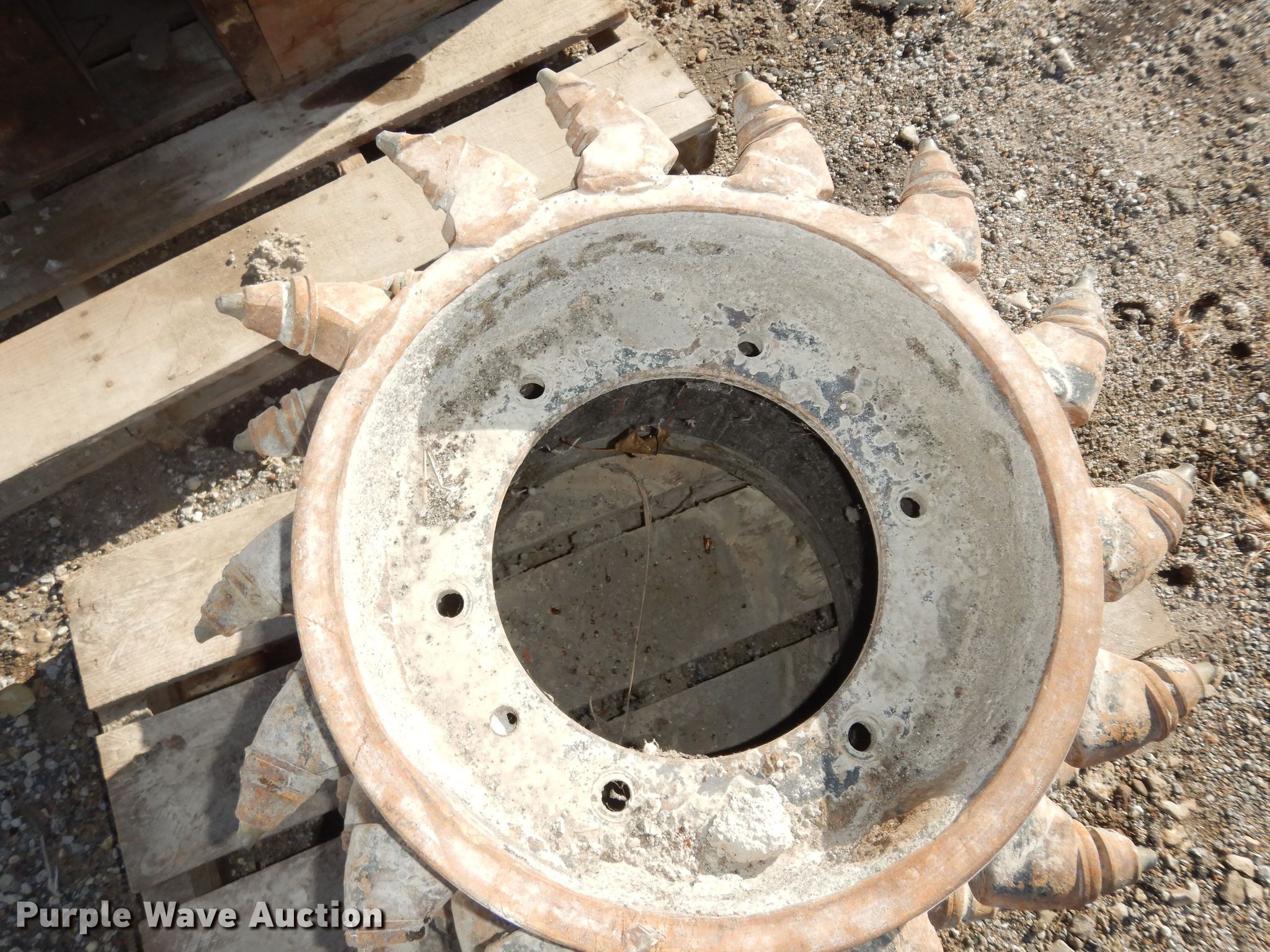 Milling head in Manhattan, KS | Item IE9974 sold | Purple Wave