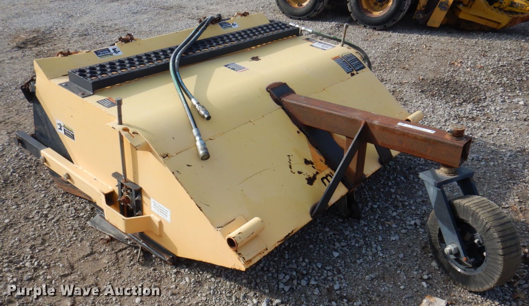 Mustang 62" W skid steer sweeper in Chillicothe, MO | Item MW9414 sold ...