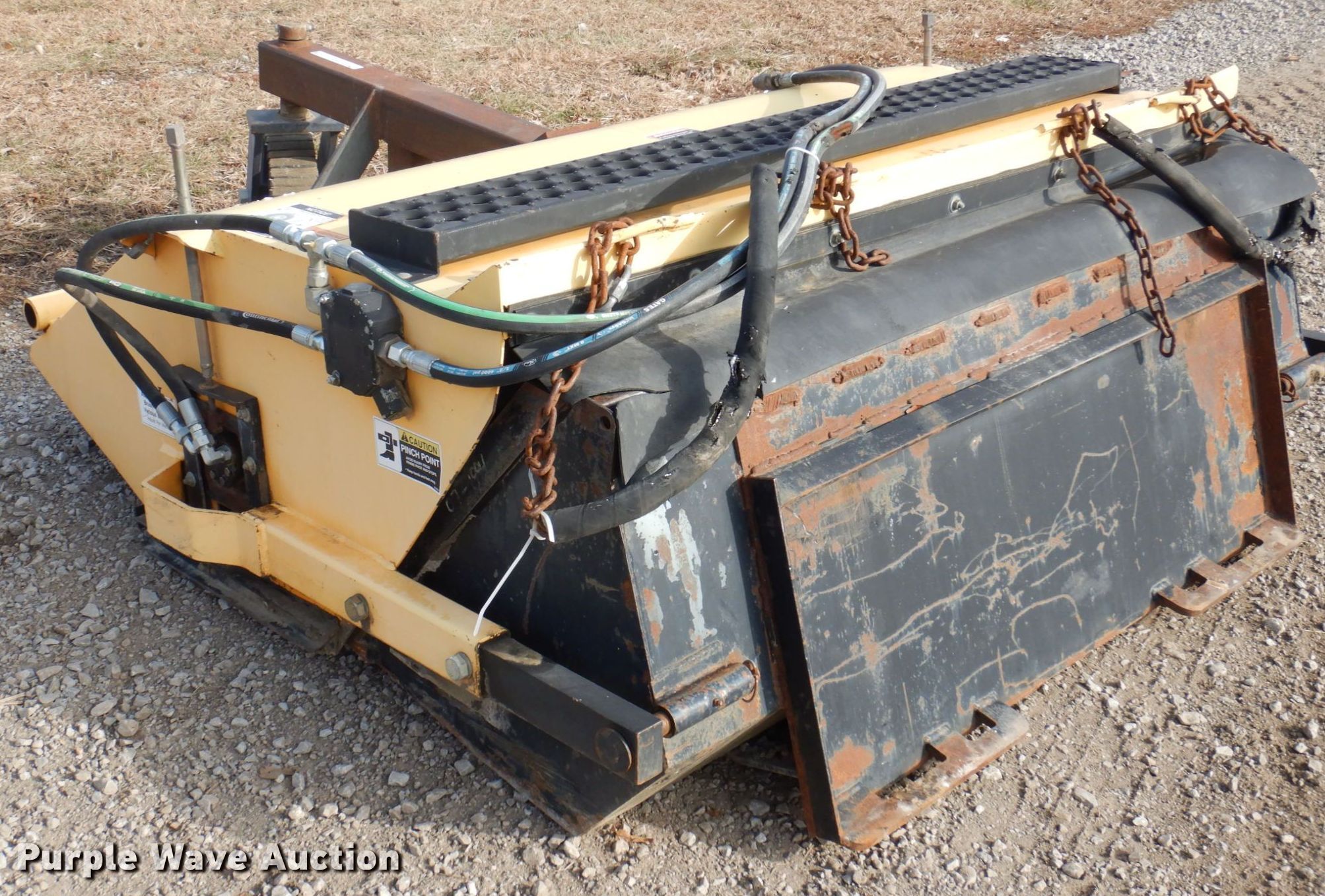 Mustang 62" W skid steer sweeper in Chillicothe, MO | Item MW9414 sold ...