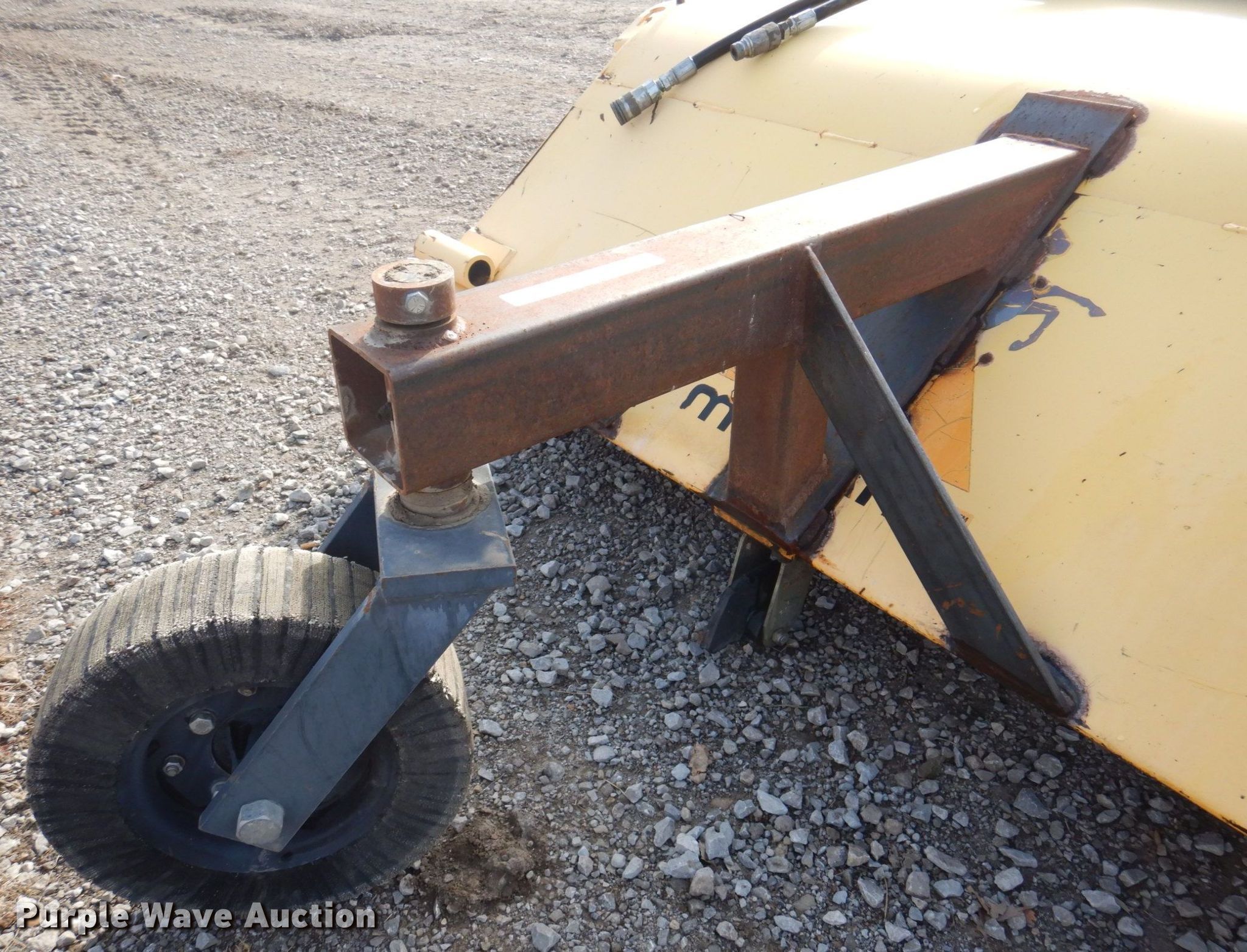 Mustang 62" W skid steer sweeper in Chillicothe, MO | Item MW9414 sold ...