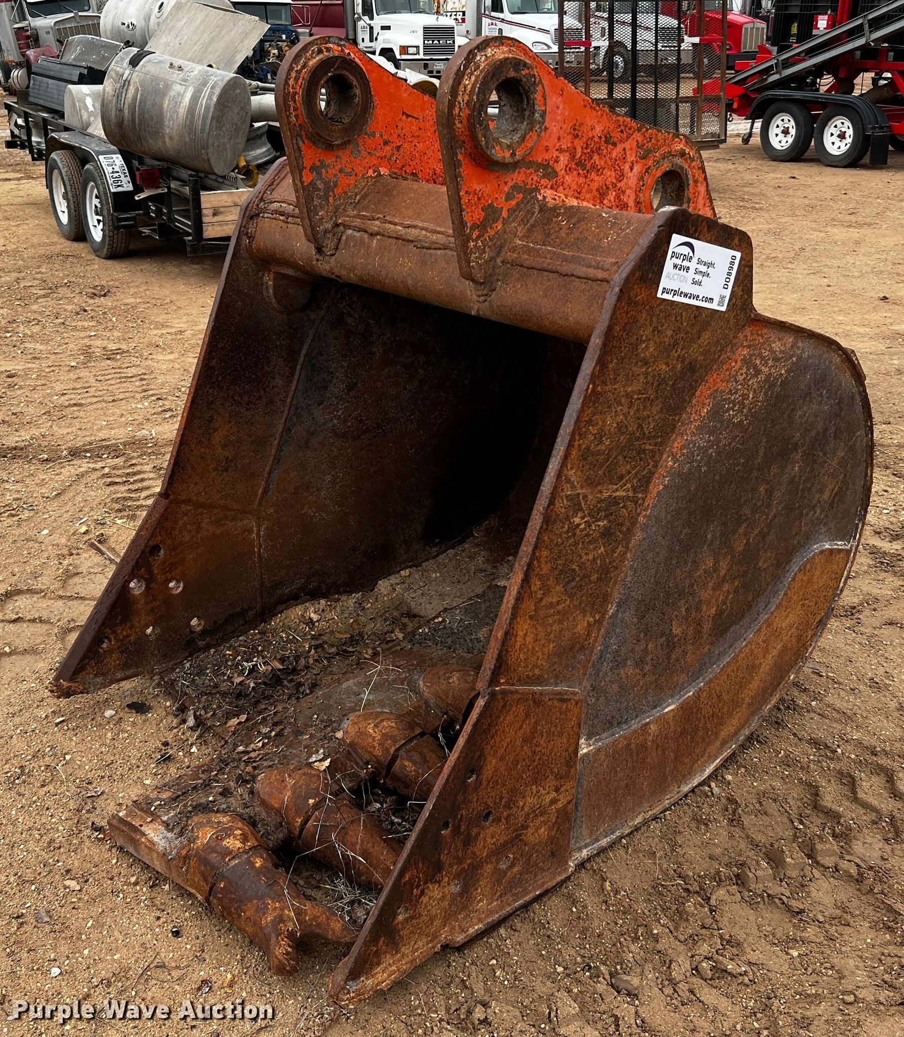 John Deere Hitachi 46"W excavator bucket in Big Spring, TX | Item ...