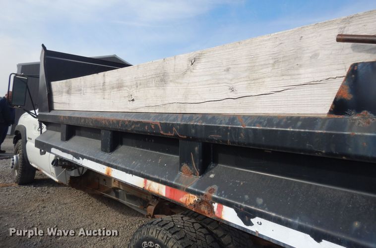 2004 Chevrolet Silverado 3500 dump bed pickup truck in Atchison, KS ...