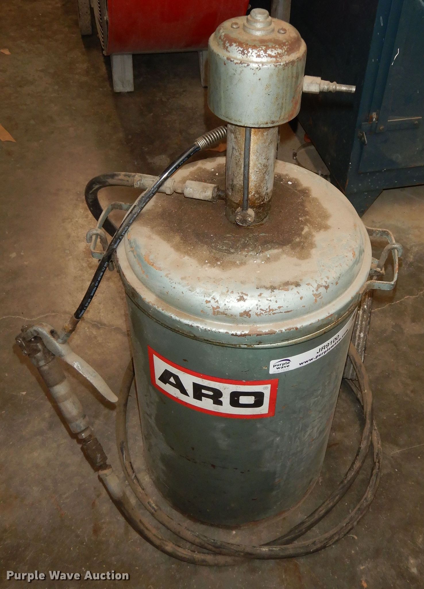 ARO grease gun in Atchison, KS | Item JR9100 sold | Purple Wave
