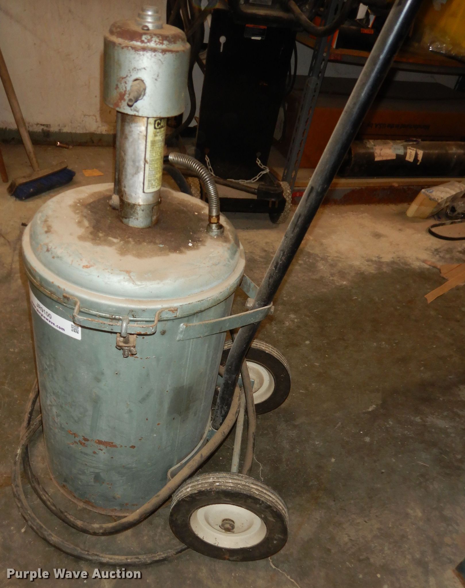 ARO grease gun in Atchison, KS | Item JR9100 sold | Purple Wave