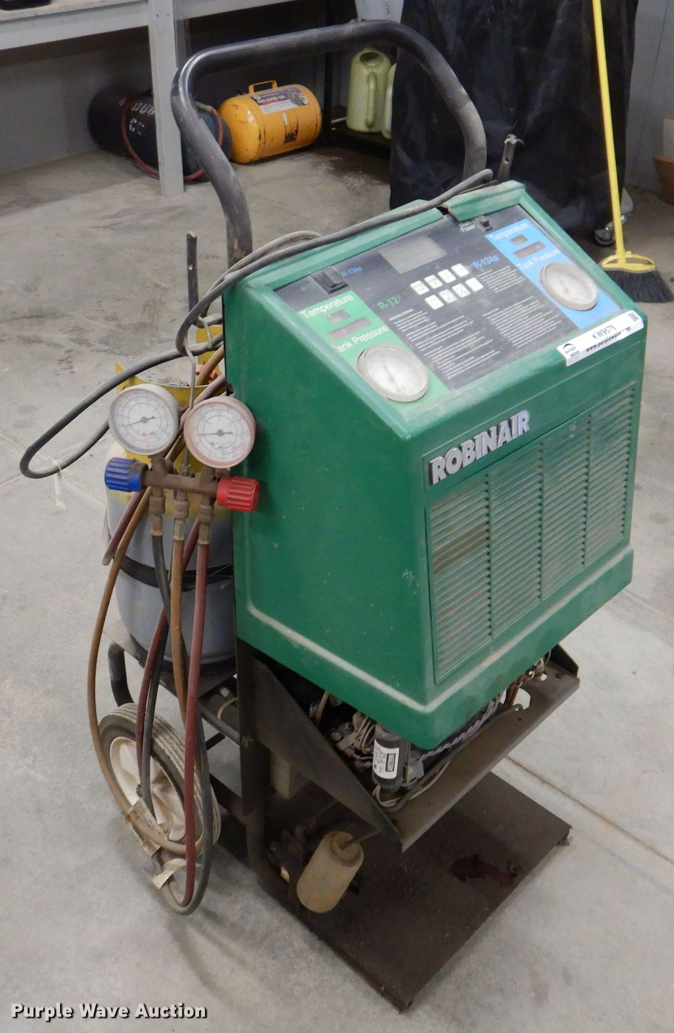 Robinair AC charging station in Audubon, IA | Item KW9576 sold | Purple ...