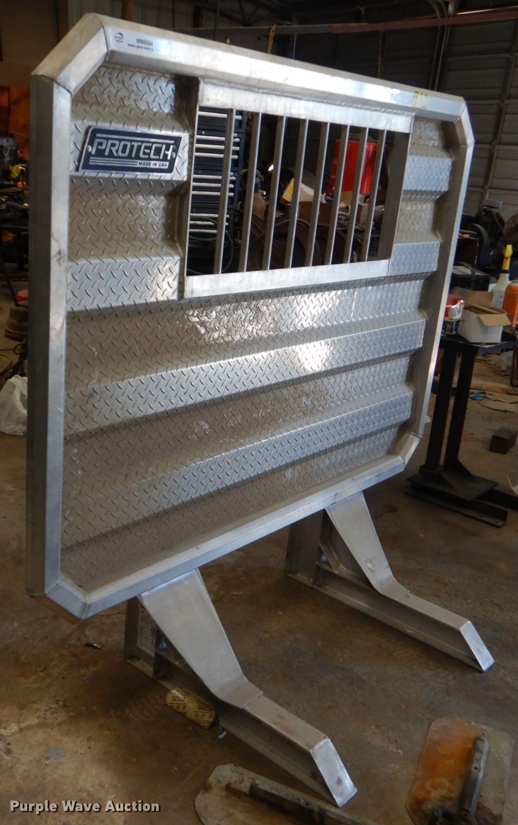 Protech headache rack in Texarkana, AR | Item MM9584 sold | Purple Wave