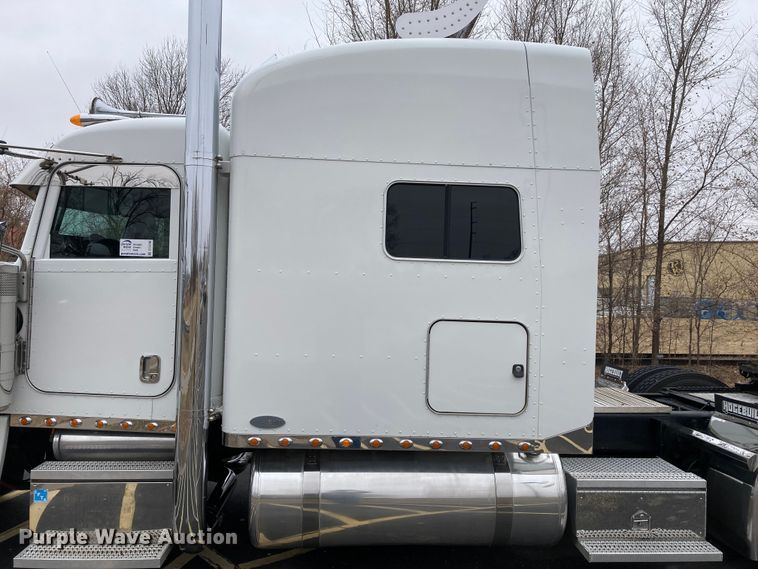 2009 Peterbilt 389 semi truck in Manhattan, KS | Item DS6748 sold ...