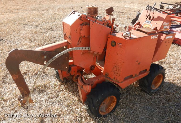 Ditch Witch V252 cable plow in Abilene, KS | Item JQ9967 sold | Purple Wave