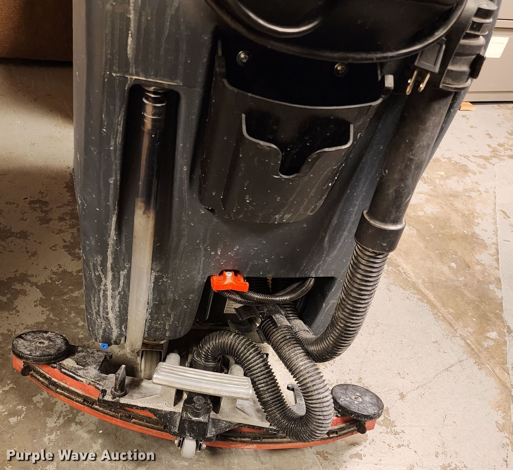 Advance SC500 floor scrubber in Independence, MO | Item JG9555 sold ...