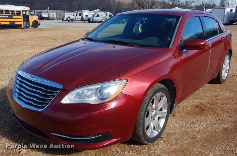 2013 Chrysler 200 in Fayetteville, AR | Item LT9030 sold | Purple Wave