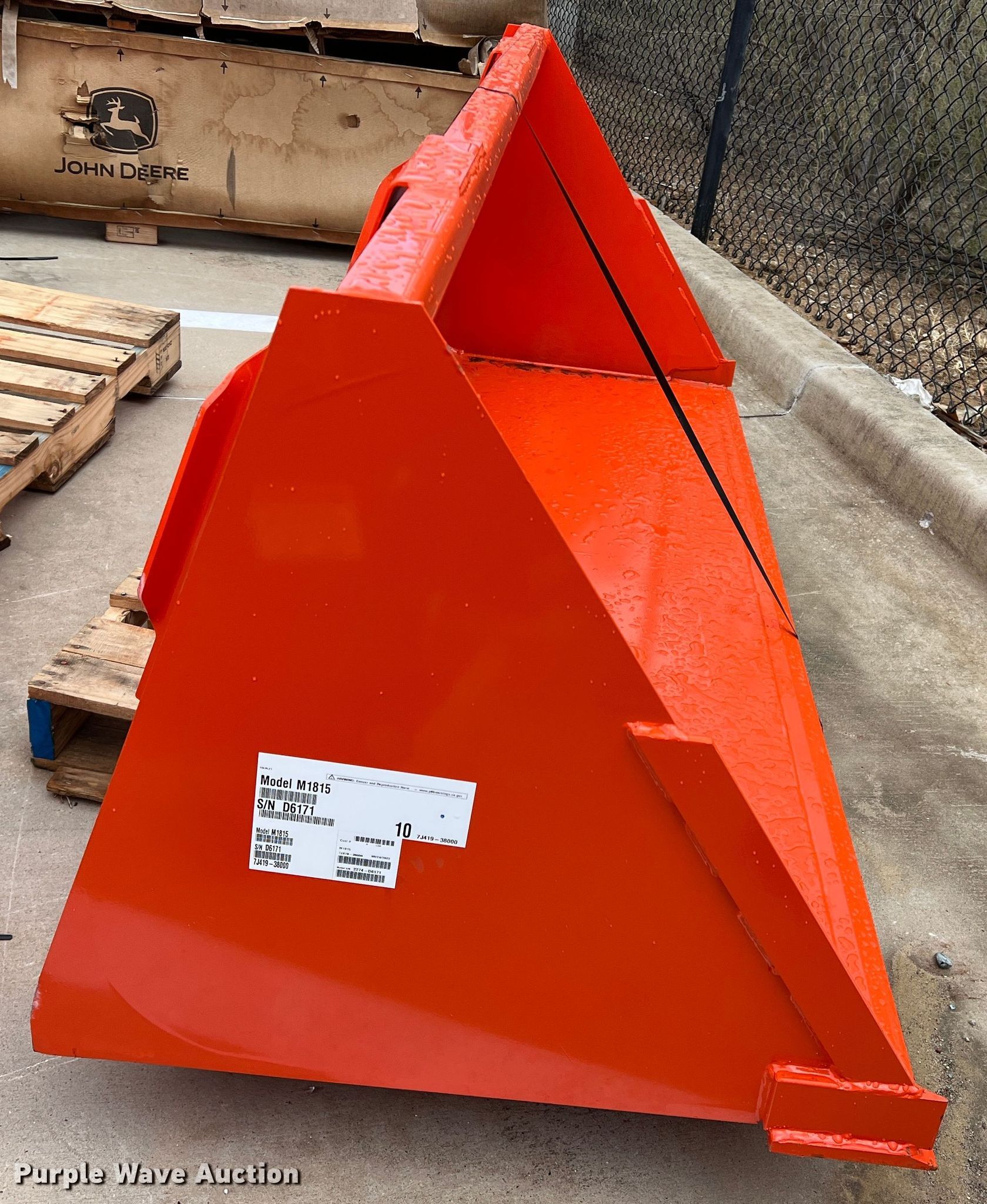 Kubota M1815 bucket in Grapevine, TX | Item DS2725 sold | Purple Wave