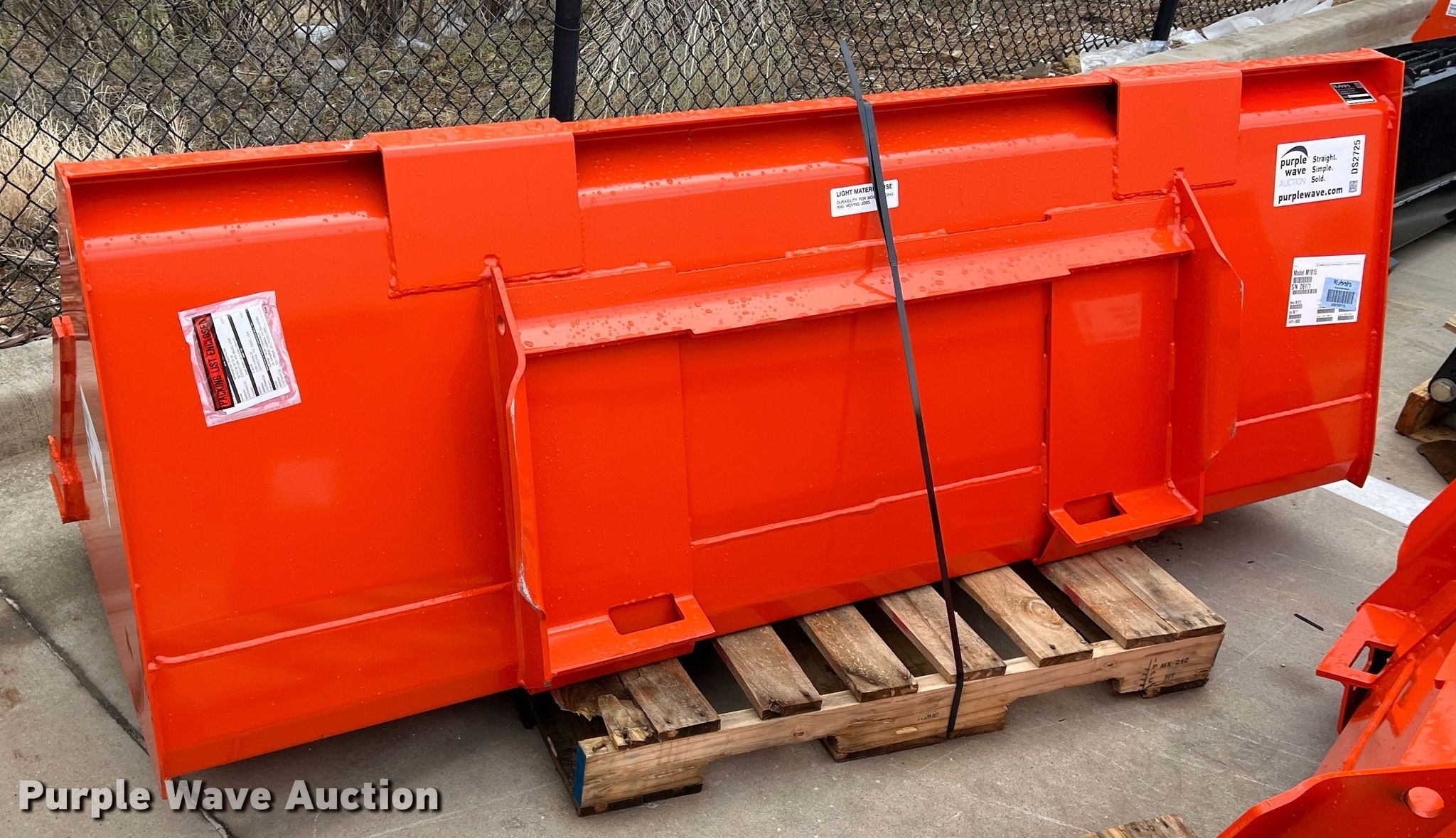 Kubota M1815 bucket in Grapevine, TX | Item DS2725 sold | Purple Wave
