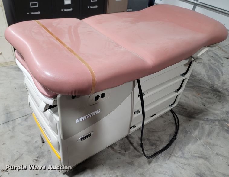 Midmark 604-002 exam table in Miami, OK | Item MH9695 sold | Purple Wave