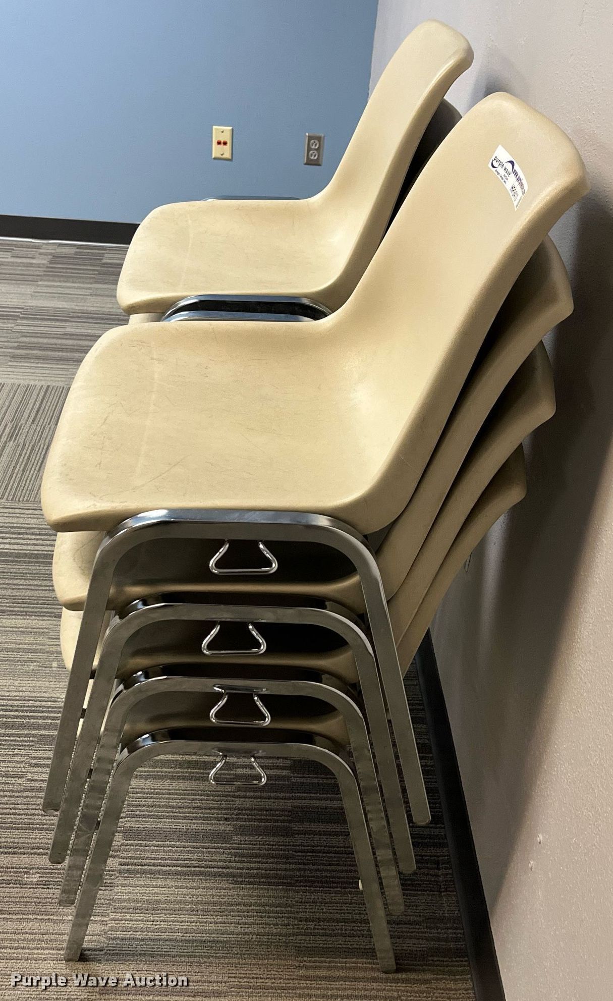 (8) chairs in Wichita, KS | Item HP9410 sold | Purple Wave