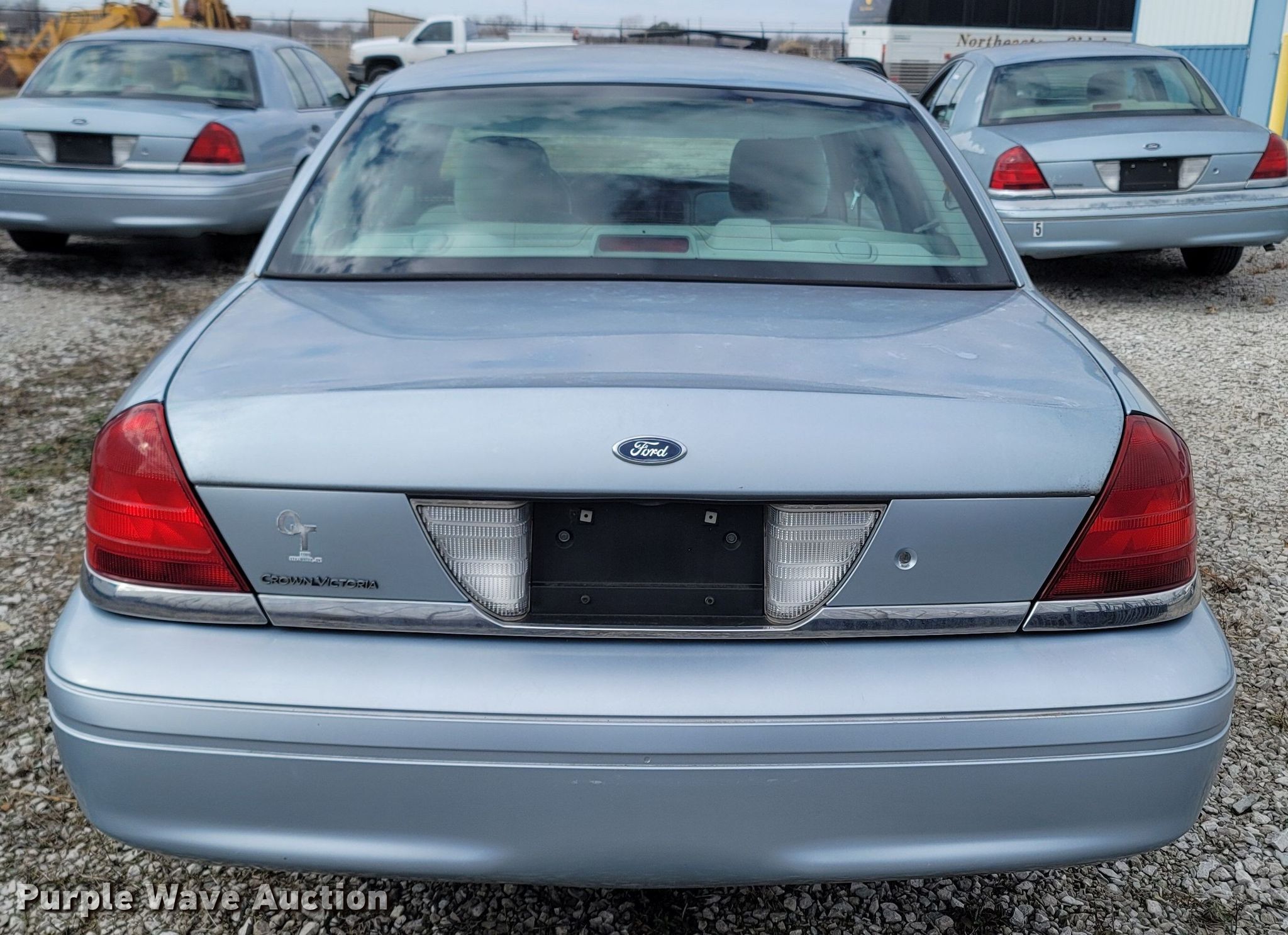 2004 Ford Crown Victoria in Miami, OK | Item MH9706 sold | Purple Wave