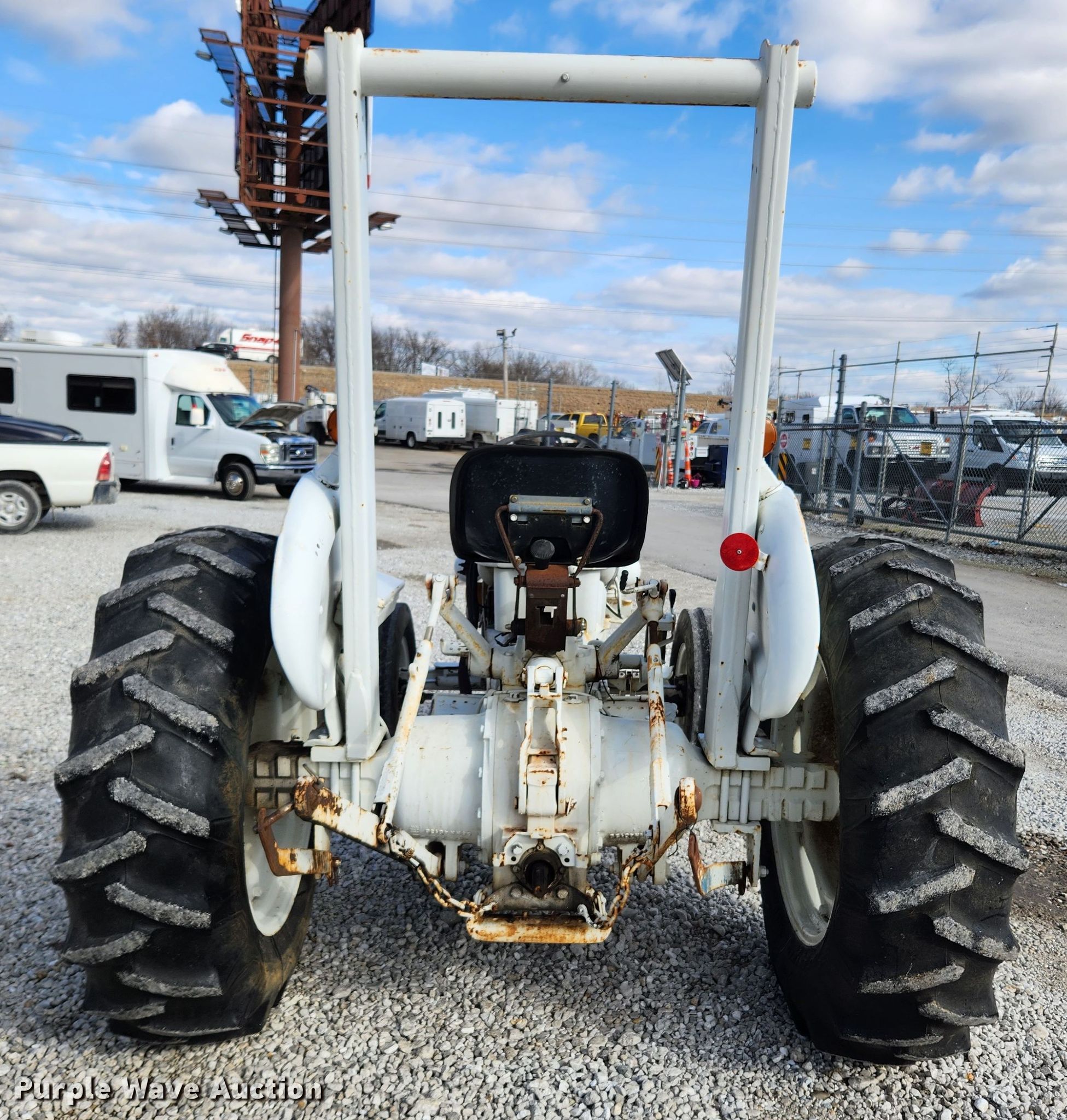 Ford 340A tractor in Moscow Mills, MO | Item JB9504 sold | Purple Wave