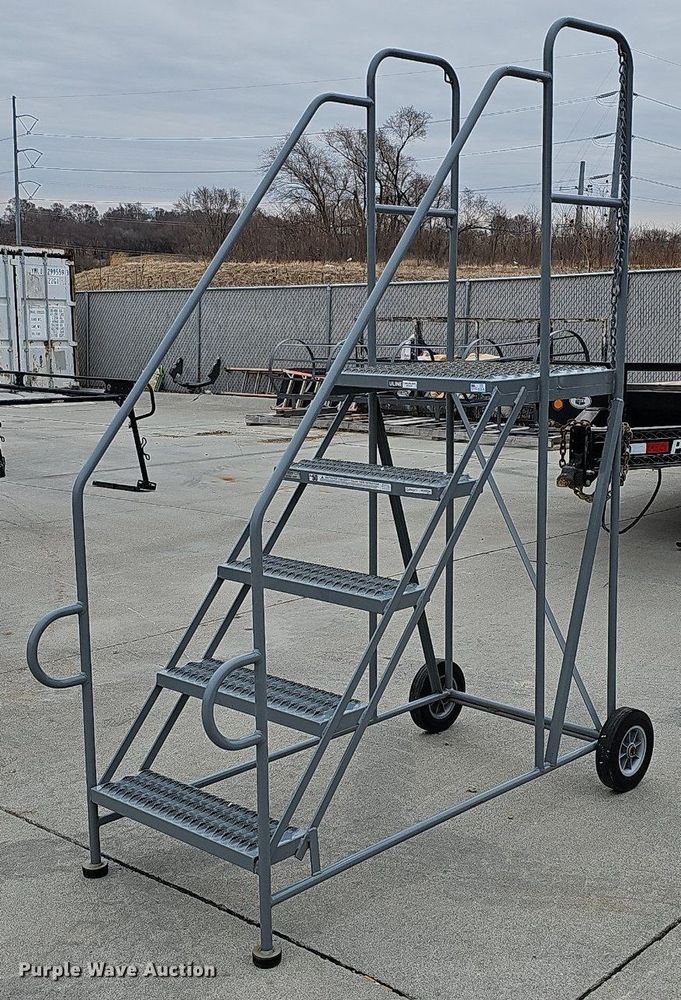 Uline Easy 50 warehouse ladder in La Vista, NE | Item MC9671 sold ...
