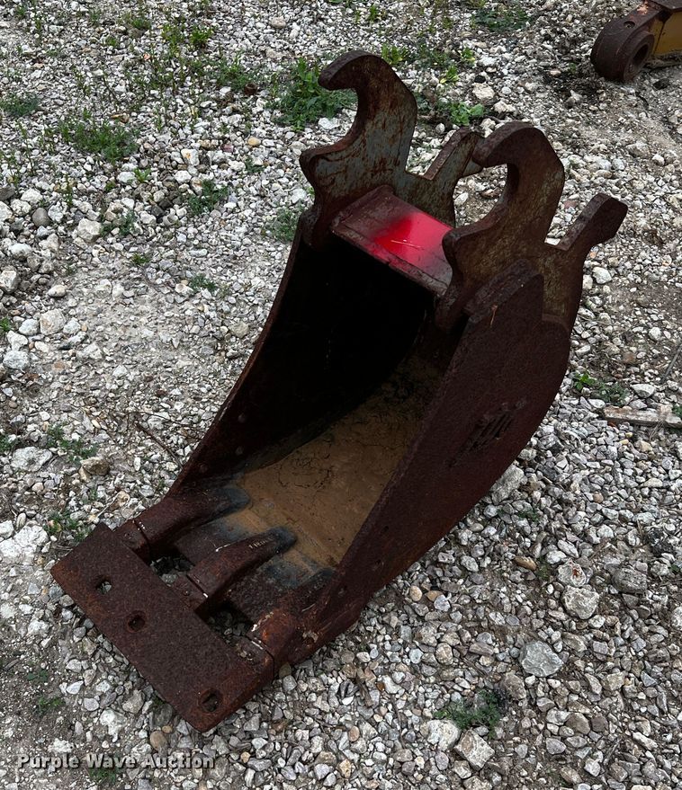 TAG bucket in Bryan, TX | Item MF9851 sold | Purple Wave