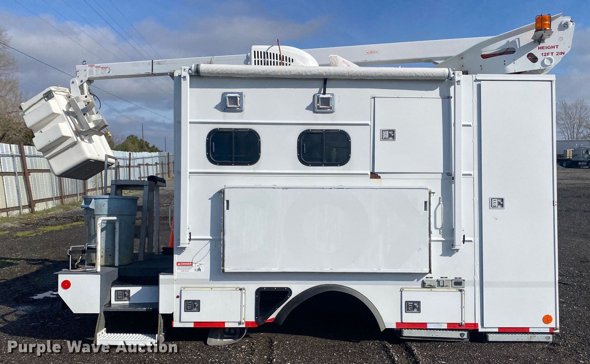 ETI SB108BB96B42S bucket truck bed in Collinsville, OK | Item KB9564 ...