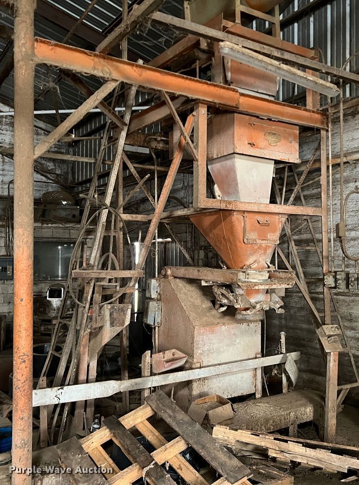 Johnson Bagging System in Winters, TX | Item DS2854 sold | Purple Wave