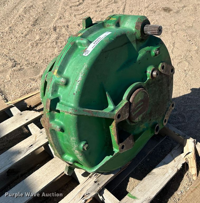 Combine wheel hub unit in Kinsley, KS | Item KX9170 sold | Purple Wave