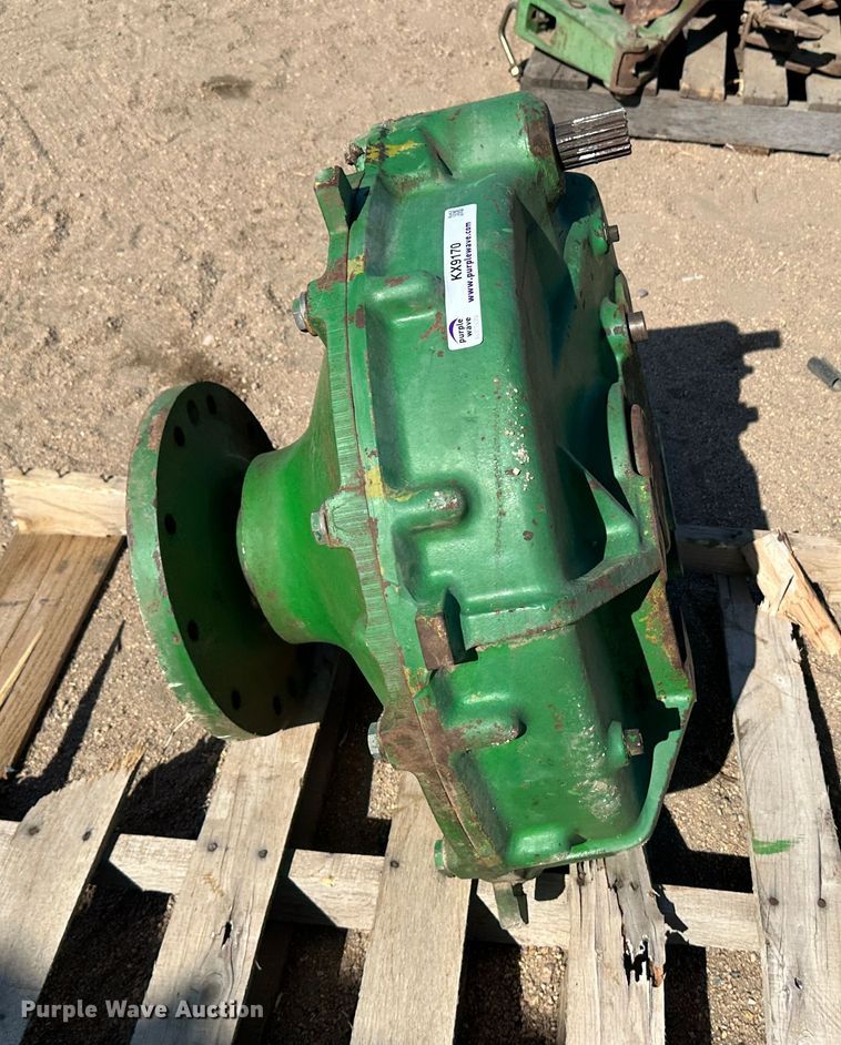 Combine wheel hub unit in Kinsley, KS | Item KX9170 sold | Purple Wave