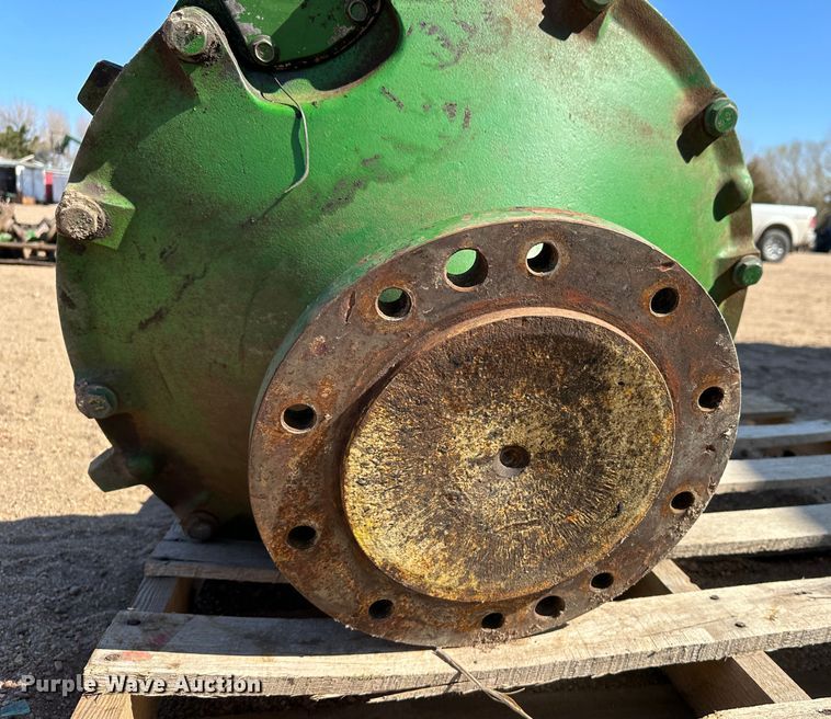 Combine wheel hub unit in Kinsley, KS | Item KX9170 sold | Purple Wave