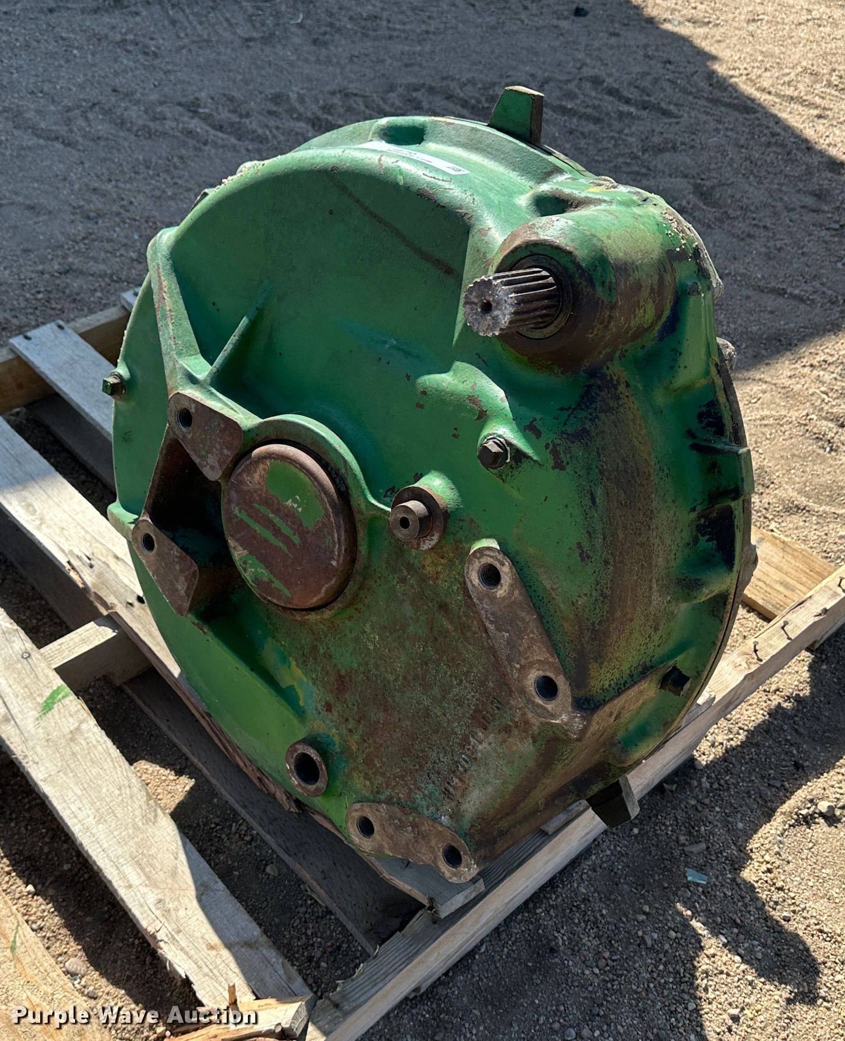 Combine wheel hub unit in Kinsley, KS | Item KX9170 sold | Purple Wave