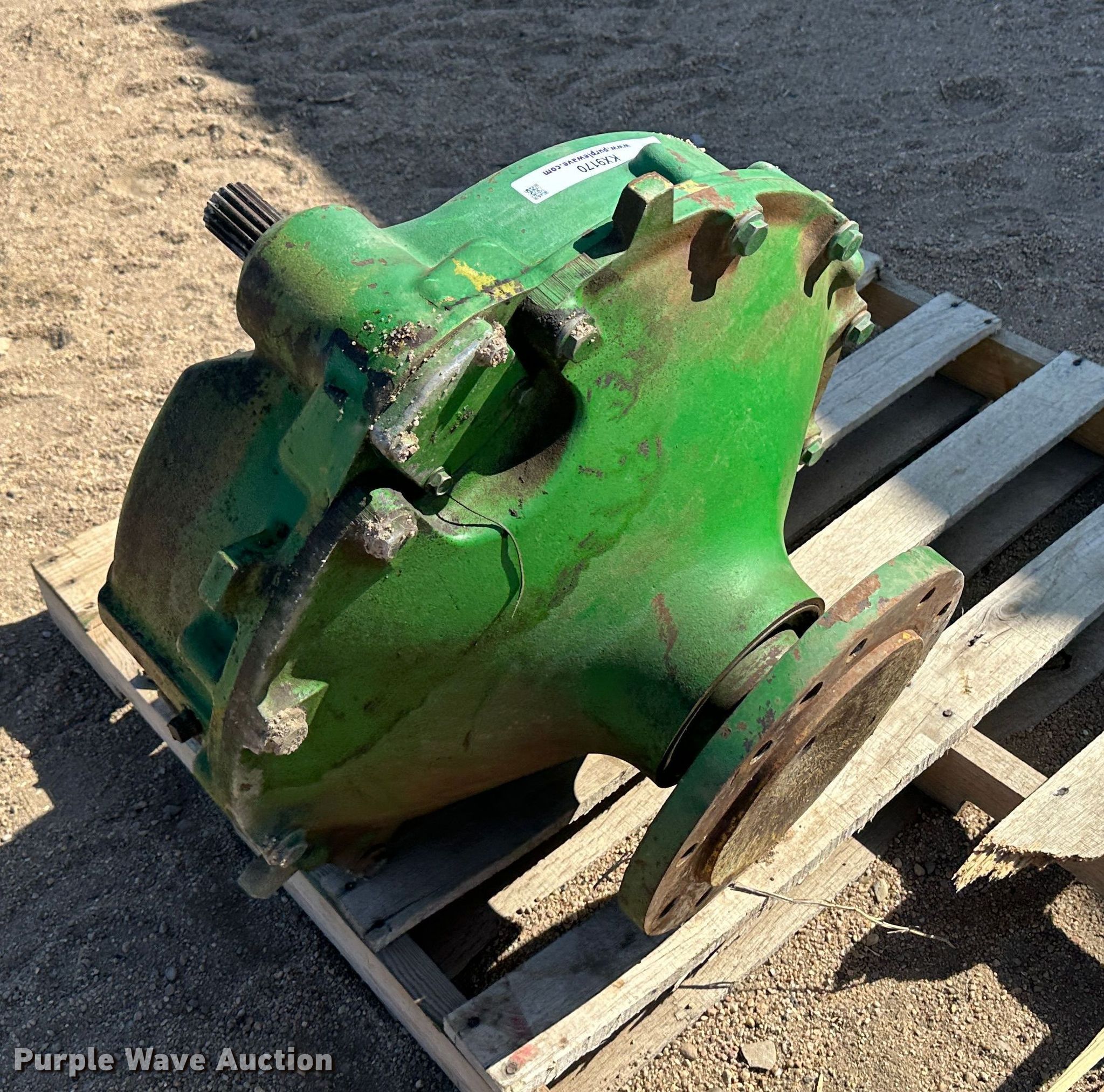 Combine wheel hub unit in Kinsley, KS | Item KX9170 sold | Purple Wave