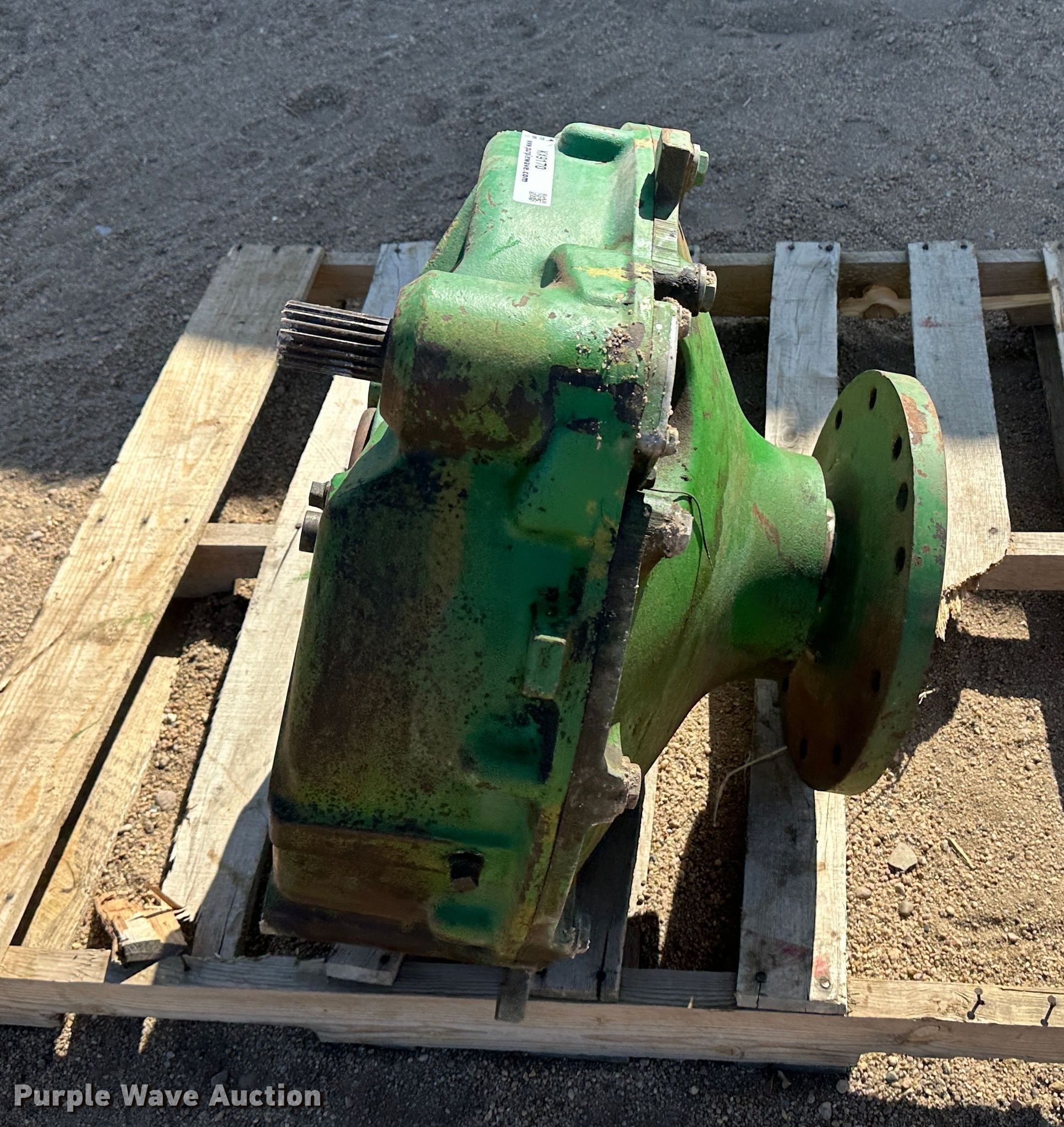 Combine wheel hub unit in Kinsley, KS | Item KX9170 sold | Purple Wave