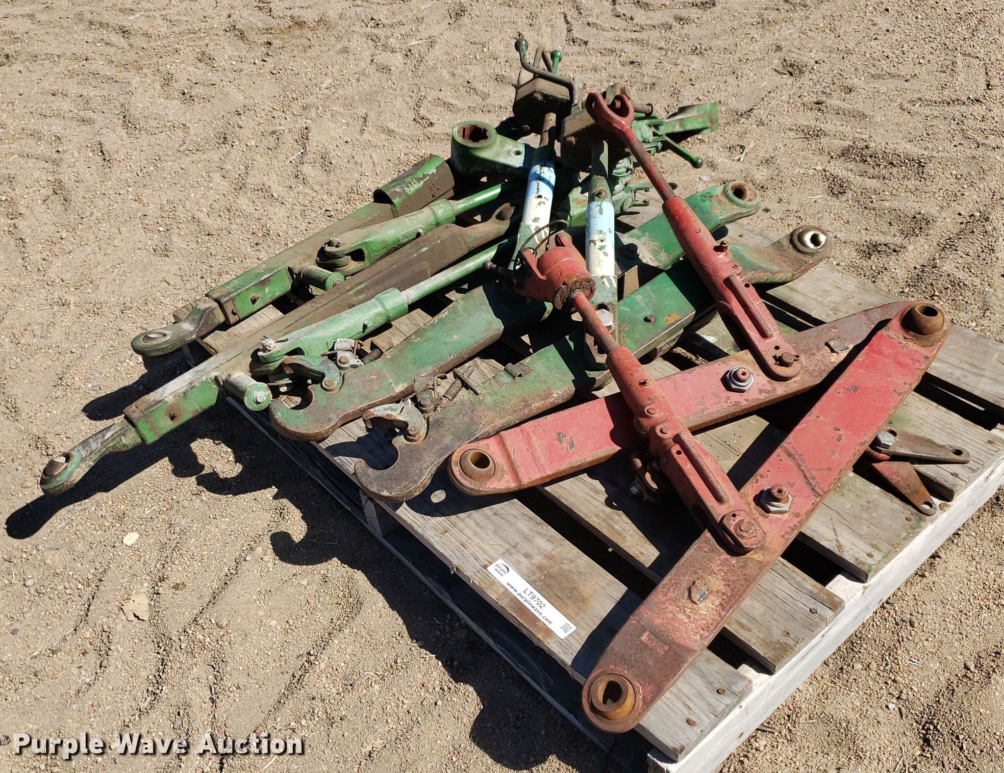 Three point arms in Kinsley, KS | Item LT9702 sold | Purple Wave