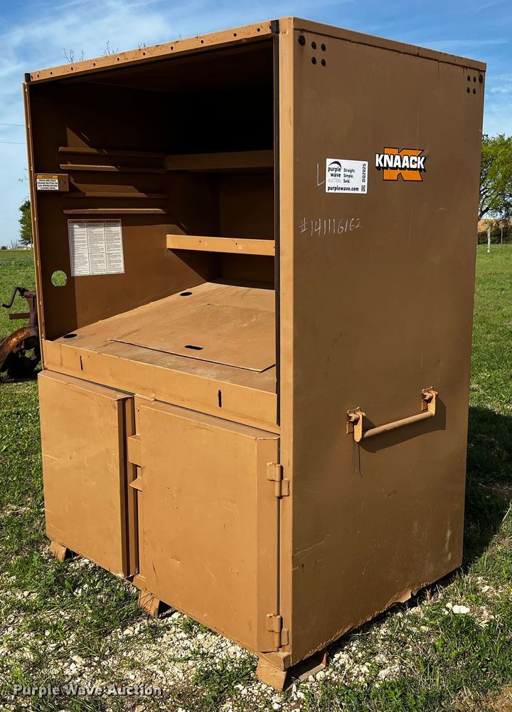 Knaack job box in Mart, TX | Item DQ2025 sold | Purple Wave