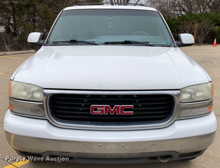 2002 GMC Yukon XL SUV in Manhattan, KS | Item HN9835 sold | Purple Wave