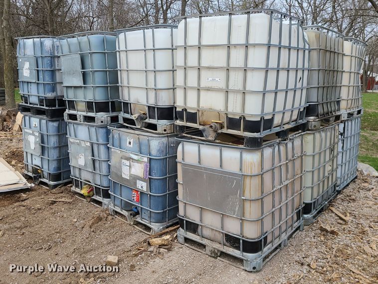 (24) poly totes in Oak Grove, MO | Item MX9599 sold | Purple Wave