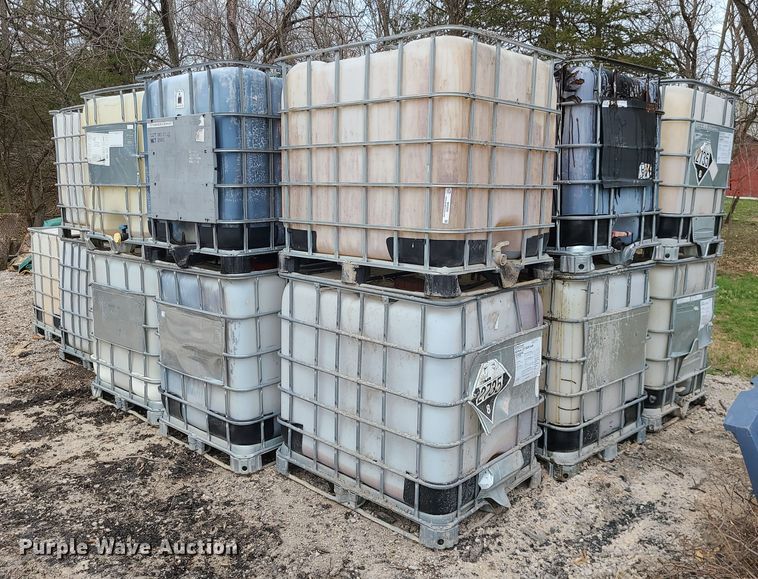 (24) poly totes in Oak Grove, MO | Item MX9600 sold | Purple Wave