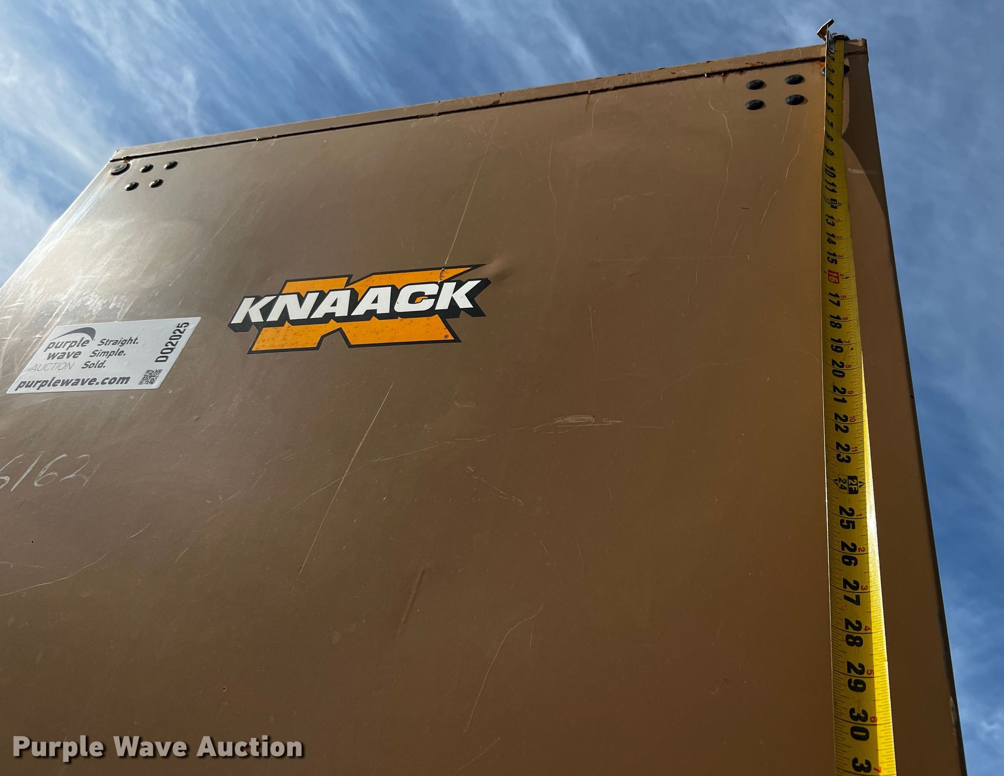 Knaack job box in Mart, TX | Item DQ2025 sold | Purple Wave