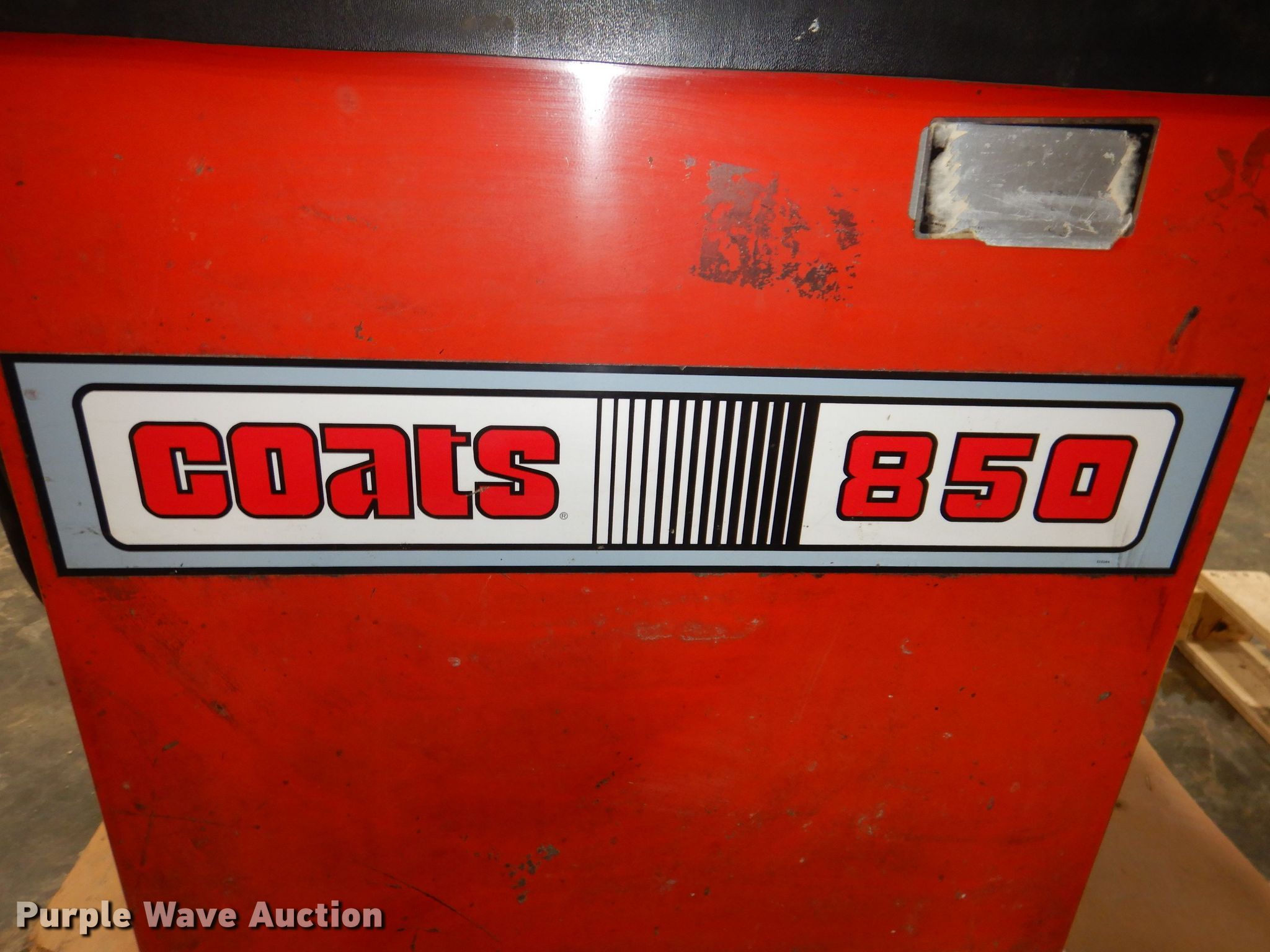 Coats 850 tire balancer in Newton, IA | Item MO9562 sold | Purple Wave