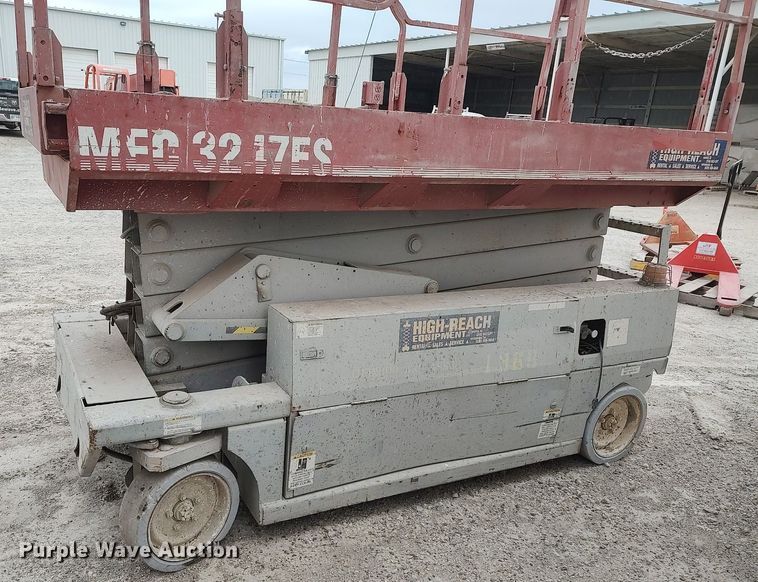Mec 3247ES scissor lift in Wichita, KS | Item DQ0416 sold | Purple Wave