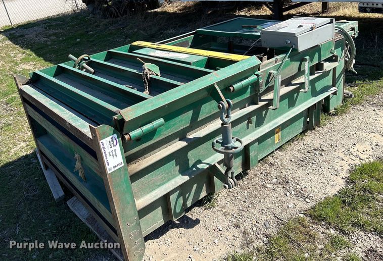 Load King vertical cardboard baler in Mount Pleasant, IA | Item DR4558 ...
