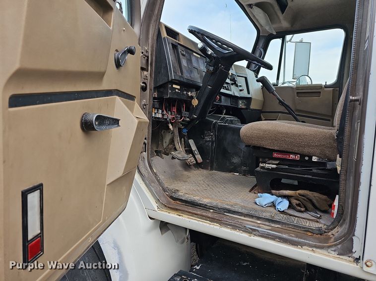 1991 International 8100 semi truck in Hollister, MO | Item MB9936 sold ...